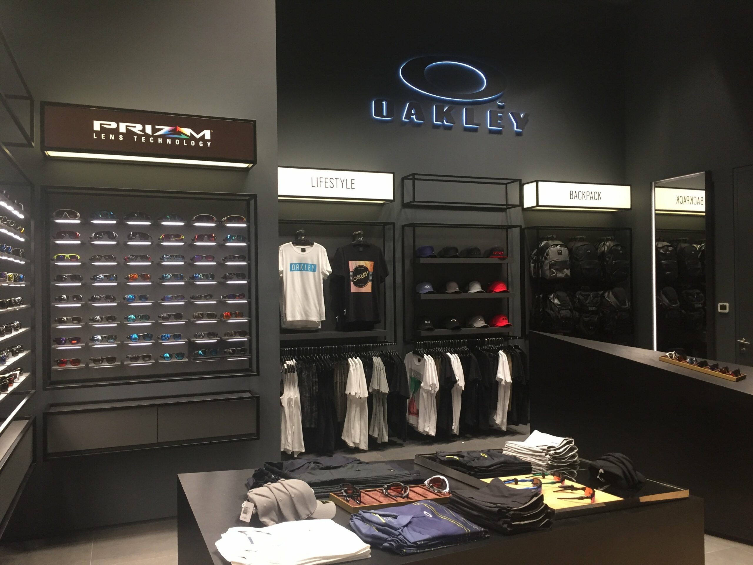 Oakley Store – Dubai – Skillmax